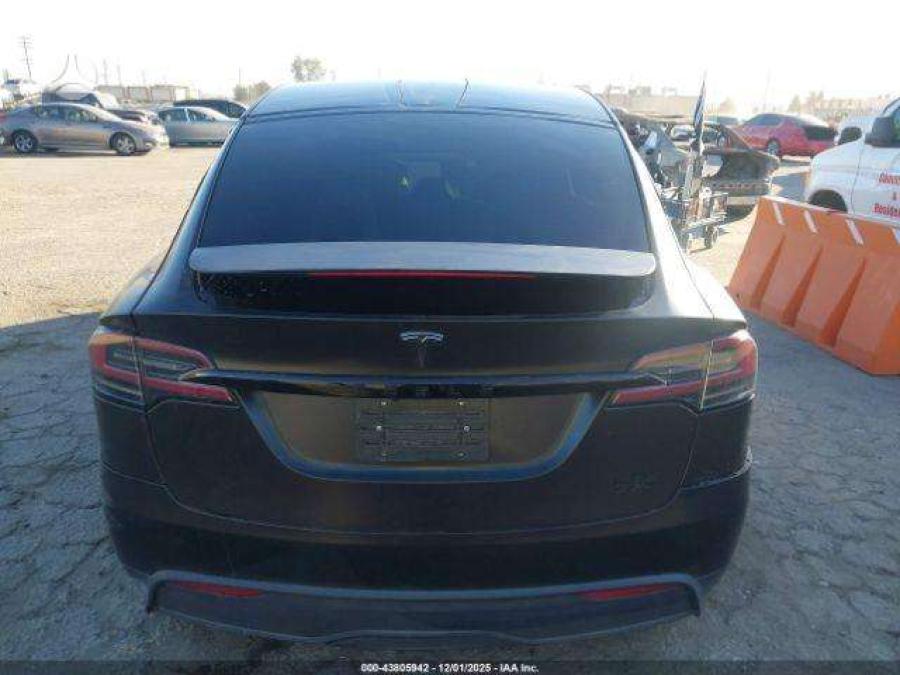 Black Tesla Model X 2023 in Vilnius, with an engine capacity of 0.00 L and mileage of 100 thousand km for 27999 €, photo 15 on AUTOMOTO.COM.LV