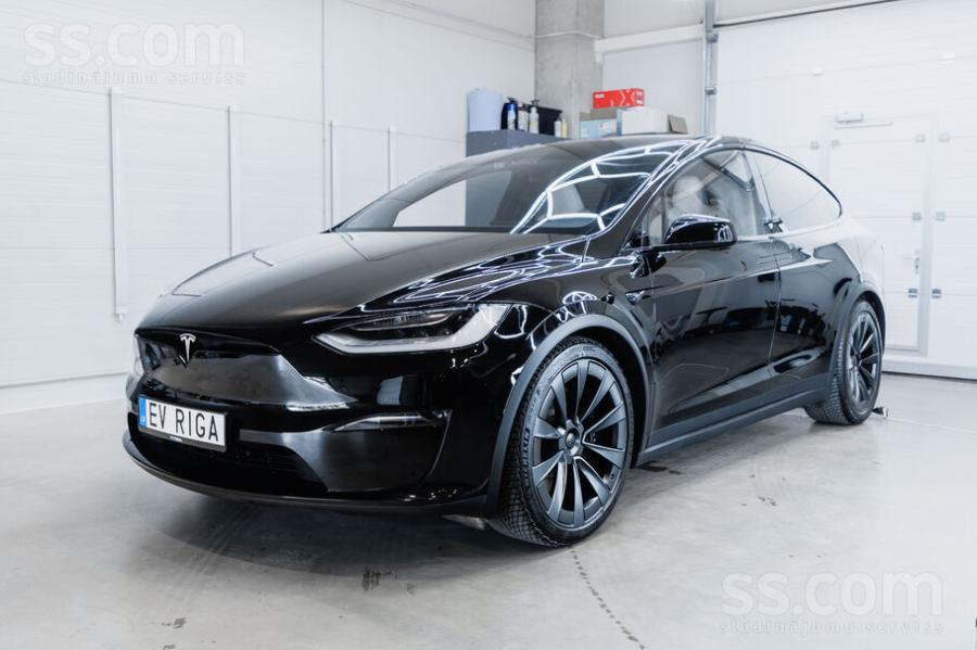 Black Tesla Model X 2023 in Riga, with an engine capacity of 0.00 L and mileage of 36 thousand km for 71990 €, photo 4 on AUTOMOTO.COM.LV
