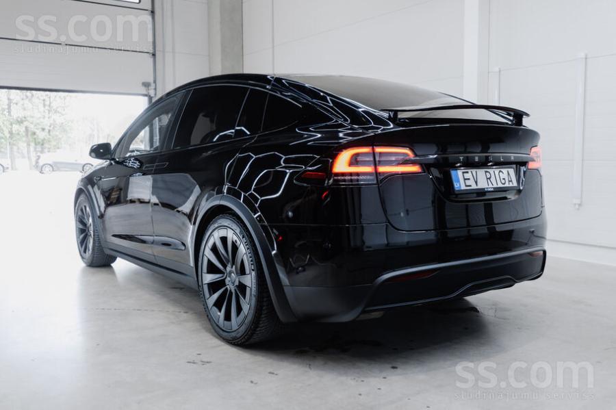 Black Tesla Model X 2023 in Riga, with an engine capacity of 0.00 L and mileage of 36 thousand km for 71990 €, photo 6 on AUTOMOTO.COM.LV