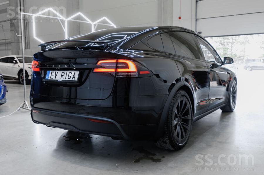 Black Tesla Model X 2023 in Riga, with an engine capacity of 0.00 L and mileage of 36 thousand km for 71990 €, photo 8 on AUTOMOTO.COM.LV