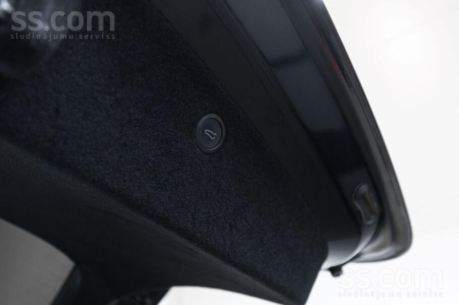 Black Tesla Model X 2023 in Riga, with an engine capacity of 0.00 L and mileage of 36 thousand km for 71990 €, photo 10 on AUTOMOTO.COM.LV