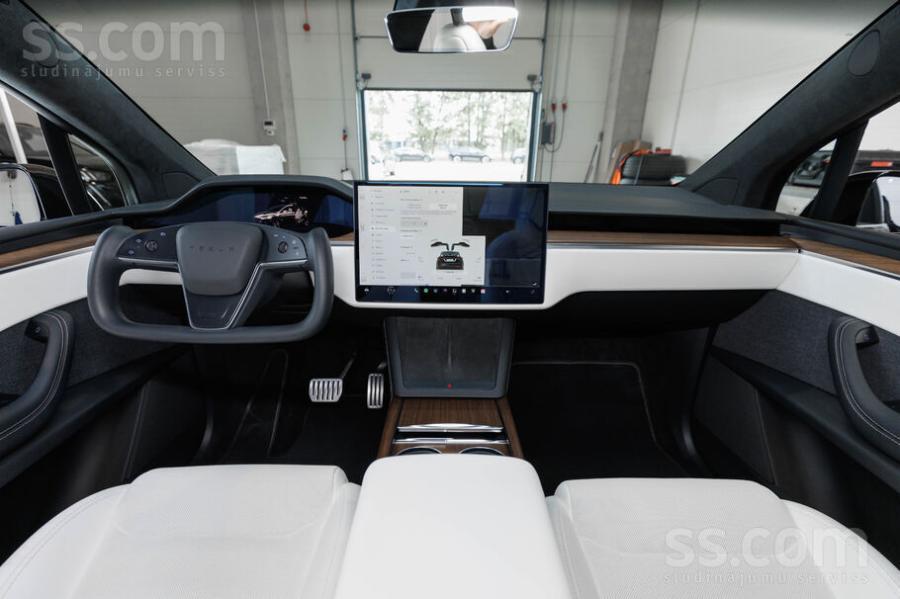 Black Tesla Model X 2023 in Riga, with an engine capacity of 0.00 L and mileage of 36 thousand km for 71990 €, photo 12 on AUTOMOTO.COM.LV
