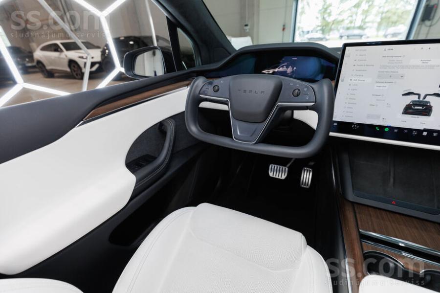 Black Tesla Model X 2023 in Riga, with an engine capacity of 0.00 L and mileage of 36 thousand km for 71990 €, photo 13 on AUTOMOTO.COM.LV