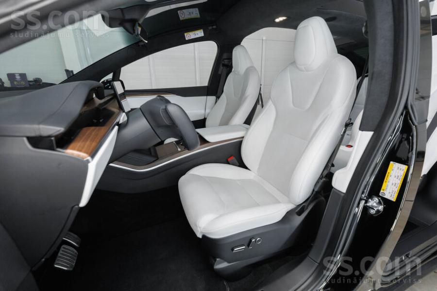 Black Tesla Model X 2023 in Riga, with an engine capacity of 0.00 L and mileage of 36 thousand km for 71990 €, photo 15 on AUTOMOTO.COM.LV