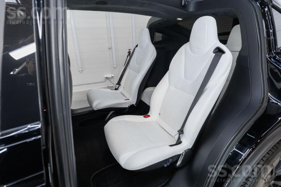 Black Tesla Model X 2023 in Riga, with an engine capacity of 0.00 L and mileage of 36 thousand km for 71990 €, photo 16 on AUTOMOTO.COM.LV
