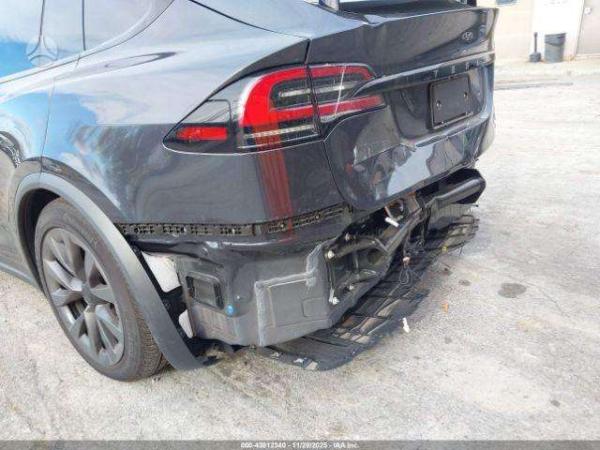 Black Tesla Model X 2025 in Klaipeda, with an engine capacity of 0.00 L and mileage of 5 thousand km for 39000 €, photo 6 on AUTOMOTO.COM.LV