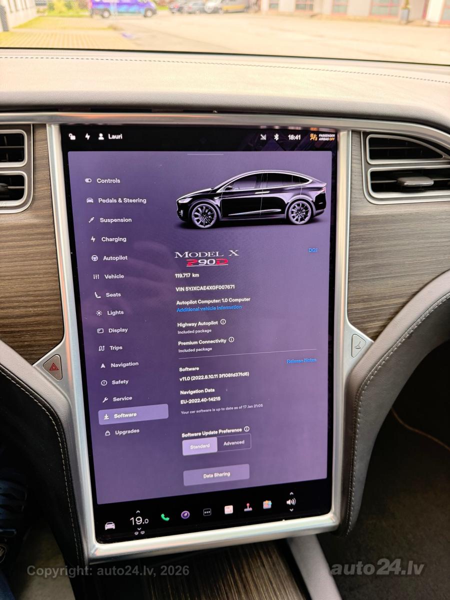 Black Tesla Model X 2016 in Tallinn, with an engine capacity of 0.00 L and mileage of 118 thousand km for 33333 €, photo 10 on AUTOMOTO.COM.LV