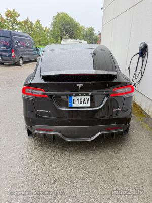 Black Tesla Model X 2016 in Tallinn, with an engine capacity of 0.00 L and mileage of 126 thousand km for 24999 €, photo 7 on AUTOMOTO.COM.LV