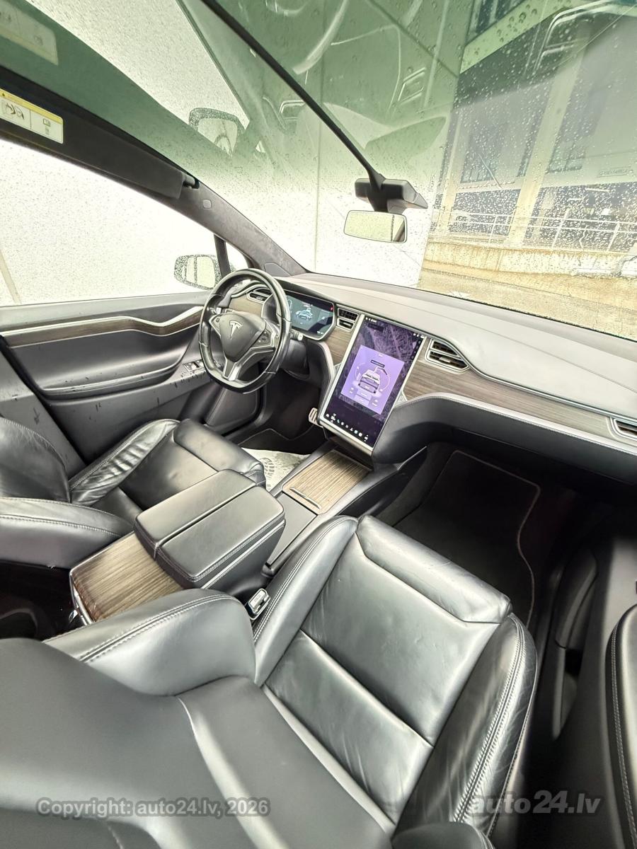 Black Tesla Model X 2016 in Tallinn, with an engine capacity of 0.00 L and mileage of 126 thousand km for 24999 €, photo 8 on AUTOMOTO.COM.LV