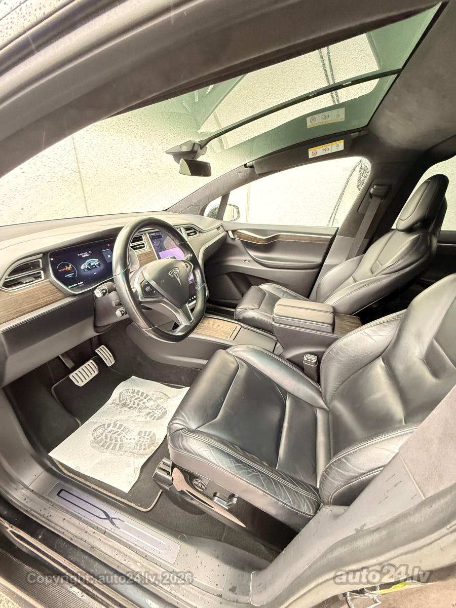 Black Tesla Model X 2016 in Tallinn, with an engine capacity of 0.00 L and mileage of 126 thousand km for 24999 €, photo 10 on AUTOMOTO.COM.LV
