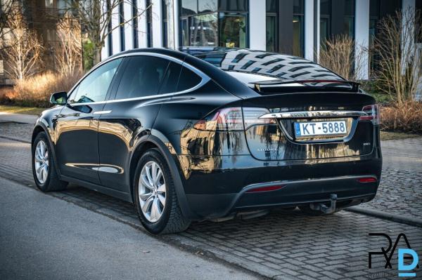 Melns Tesla Model X 2017 Rīga, ar dzinēja tilpumu 0.00 L un nobraukumu 168 tūkst. km par 29990 €, foto 4 vietnē AUTOMOTO.COM.LV