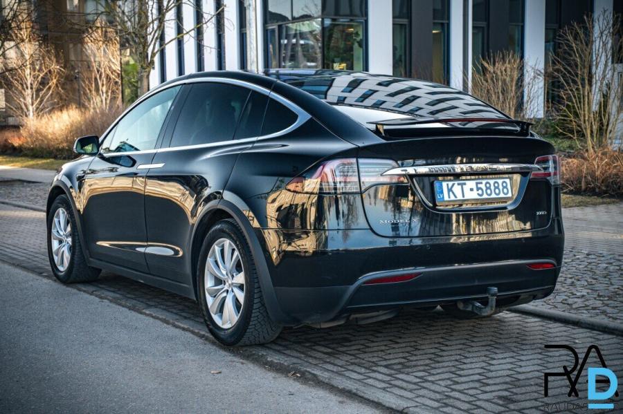 Black Tesla Model X 2017 in Riga, with an engine capacity of 0.00 L and mileage of 168 thousand km for 29990 €, photo 4 on AUTOMOTO.COM.LV