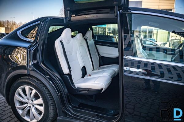 Melns Tesla Model X 2017 Rīga, ar dzinēja tilpumu 0.00 L un nobraukumu 168 tūkst. km par 29990 €, foto 6 vietnē AUTOMOTO.COM.LV
