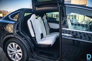Black Tesla Model X 2017 in Riga, with an engine capacity of 0.00 L and mileage of 168 thousand km for 29990 €, photo 6 on AUTOMOTO.COM.LV