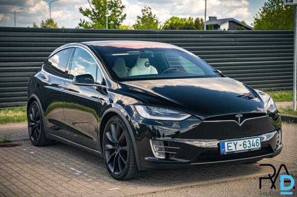 Black Tesla Model X 2017 in Riga, with an engine capacity of 0.00 L and mileage of 127 thousand km for 29990 €, photo 2 on AUTOMOTO.COM.LV