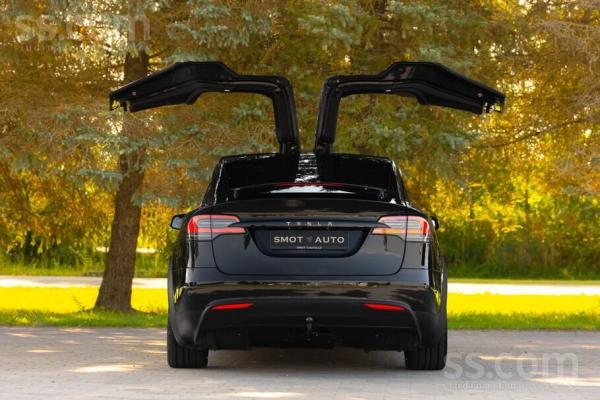 Black Tesla Model X 2017 in Jelgava, with an engine capacity of 0.00 L and mileage of 0 thousand km for 22500 €, photo 8 on AUTOMOTO.COM.LV