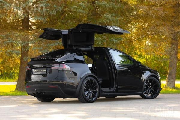 Black Tesla Model X 2017 in Jelgava, with an engine capacity of 0.00 L and mileage of 0 thousand km for 22500 €, photo 9 on AUTOMOTO.COM.LV