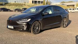 Black Tesla Model X 2017 in Kaunas, with an engine capacity of 0.00 L and mileage of 203 thousand km for 21800 €, photo  on AUTOMOTO.COM.LV