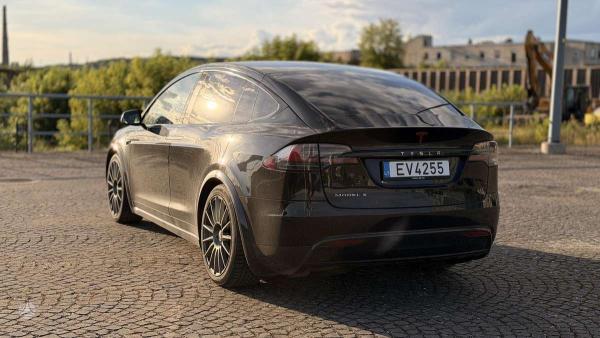 Melns Tesla Model X 2017 Kauņa, ar dzinēja tilpumu 0.00 L un nobraukumu 203 tūkst. km par 21800 €, foto 3 vietnē AUTOMOTO.COM.LV
