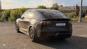 Black Tesla Model X 2017 in Kaunas, with an engine capacity of 0.00 L and mileage of 203 thousand km for 21800 €, photo 3 on AUTOMOTO.COM.LV