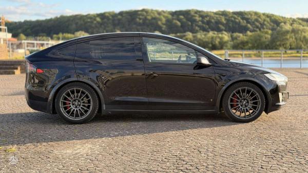 Melns Tesla Model X 2017 Kauņa, ar dzinēja tilpumu 0.00 L un nobraukumu 203 tūkst. km par 21800 €, foto 4 vietnē AUTOMOTO.COM.LV
