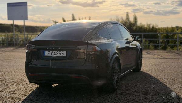 Melns Tesla Model X 2017 Kauņa, ar dzinēja tilpumu 0.00 L un nobraukumu 203 tūkst. km par 21800 €, foto 5 vietnē AUTOMOTO.COM.LV