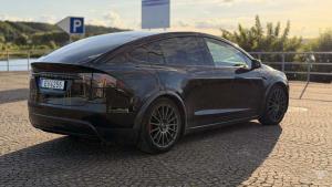 Black Tesla Model X 2017 in Kaunas, with an engine capacity of 0.00 L and mileage of 203 thousand km for 21800 €, photo 6 on AUTOMOTO.COM.LV