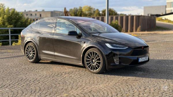 Melns Tesla Model X 2017 Kauņa, ar dzinēja tilpumu 0.00 L un nobraukumu 203 tūkst. km par 21800 €, foto 9 vietnē AUTOMOTO.COM.LV