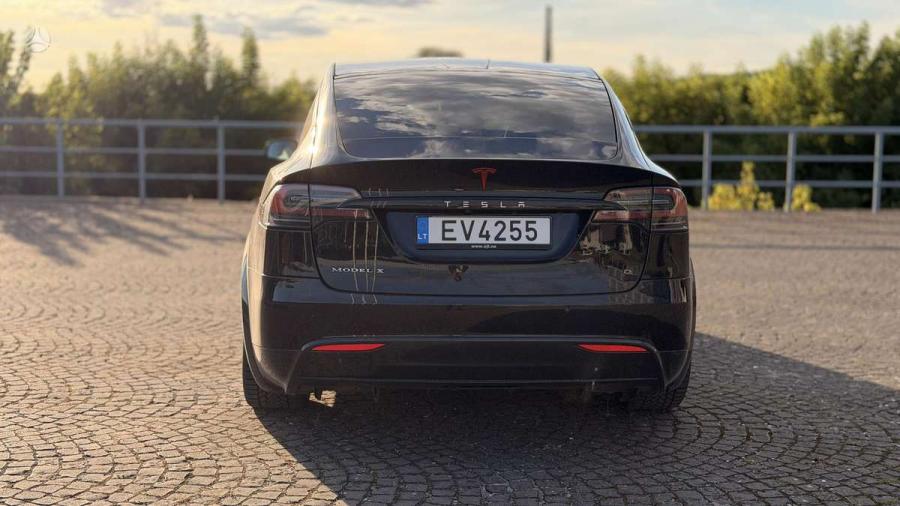 Black Tesla Model X 2017 in Kaunas, with an engine capacity of 0.00 L and mileage of 203 thousand km for 21800 €, photo 10 on AUTOMOTO.COM.LV