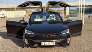 Black Tesla Model X 2017 in Kaunas, with an engine capacity of 0.00 L and mileage of 203 thousand km for 21800 €, photo 11 on AUTOMOTO.COM.LV