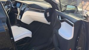 Black Tesla Model X 2017 in Kaunas, with an engine capacity of 0.00 L and mileage of 203 thousand km for 21800 €, photo 14 on AUTOMOTO.COM.LV