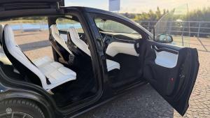 Black Tesla Model X 2017 in Kaunas, with an engine capacity of 0.00 L and mileage of 203 thousand km for 21800 €, photo 15 on AUTOMOTO.COM.LV