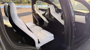 Black Tesla Model X 2017 in Kaunas, with an engine capacity of 0.00 L and mileage of 203 thousand km for 21800 €, photo 16 on AUTOMOTO.COM.LV