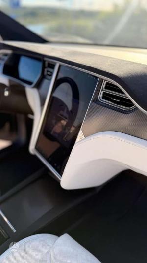 Black Tesla Model X 2017 in Kaunas, with an engine capacity of 0.00 L and mileage of 203 thousand km for 21800 €, photo 20 on AUTOMOTO.COM.LV