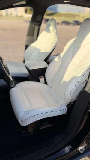 Black Tesla Model X 2017 in Kaunas, with an engine capacity of 0.00 L and mileage of 203 thousand km for 21800 €, photo 25 on AUTOMOTO.COM.LV