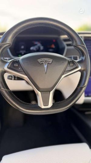 Black Tesla Model X 2017 in Kaunas, with an engine capacity of 0.00 L and mileage of 203 thousand km for 21800 €, photo 27 on AUTOMOTO.COM.LV