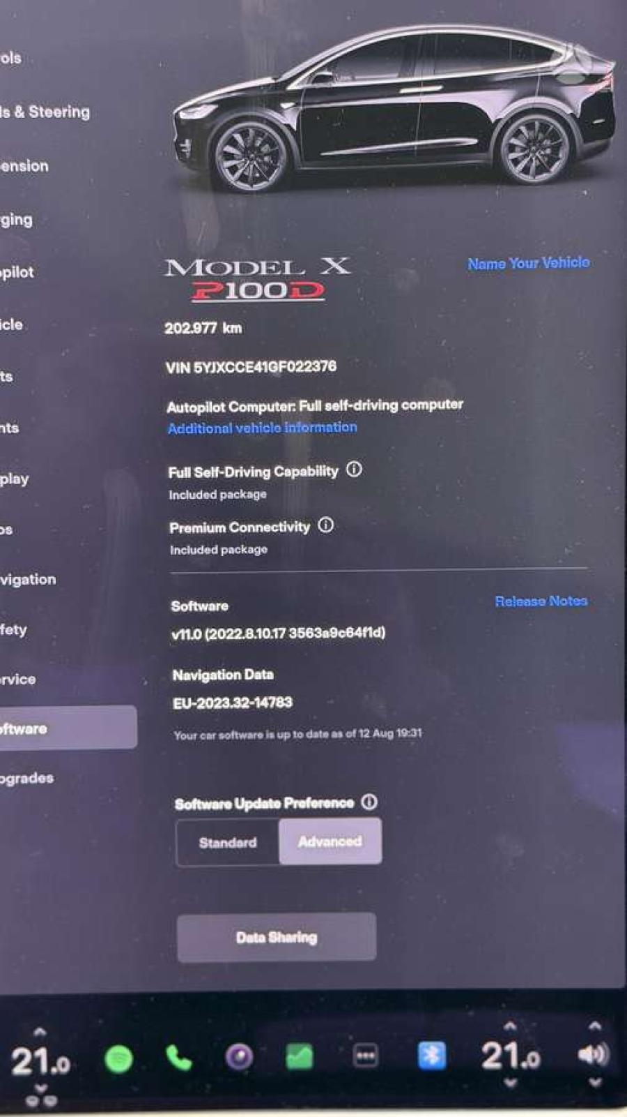 Black Tesla Model X 2017 in Kaunas, with an engine capacity of 0.00 L and mileage of 203 thousand km for 21800 €, photo 36 on AUTOMOTO.COM.LV