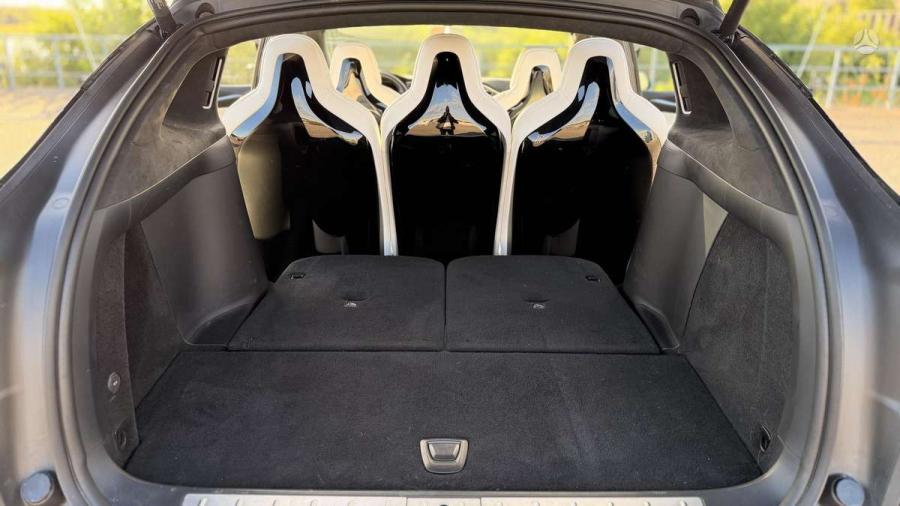Black Tesla Model X 2017 in Kaunas, with an engine capacity of 0.00 L and mileage of 203 thousand km for 21800 €, photo 42 on AUTOMOTO.COM.LV