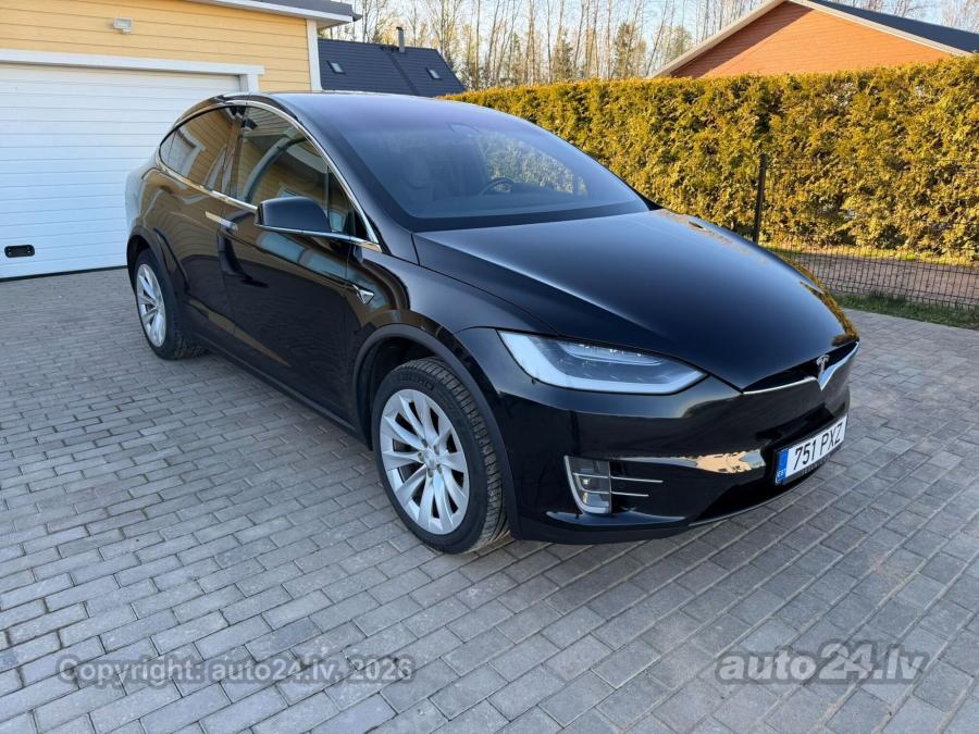 Black Tesla Model X 2018 in Tartu, with an engine capacity of 0.00 L and mileage of 121 thousand km for 29000 €, photo 4 on AUTOMOTO.COM.LV