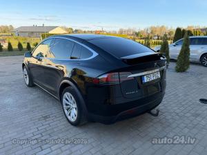 Black Tesla Model X 2018 in Tartu, with an engine capacity of 0.00 L and mileage of 121 thousand km for 29000 €, photo 5 on AUTOMOTO.COM.LV