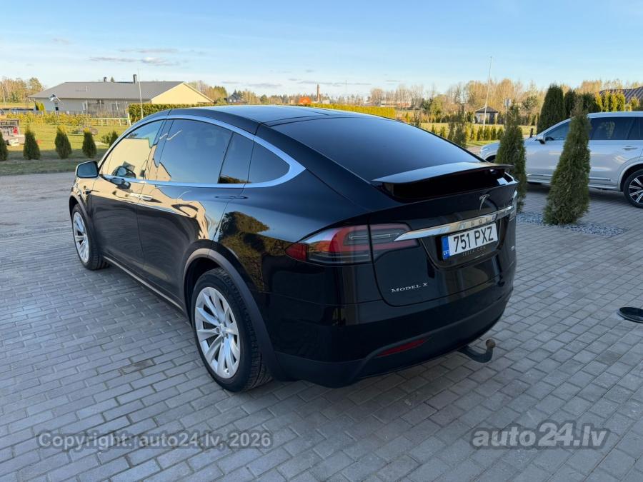Black Tesla Model X 2018 in Tartu, with an engine capacity of 0.00 L and mileage of 121 thousand km for 29000 €, photo 5 on AUTOMOTO.COM.LV