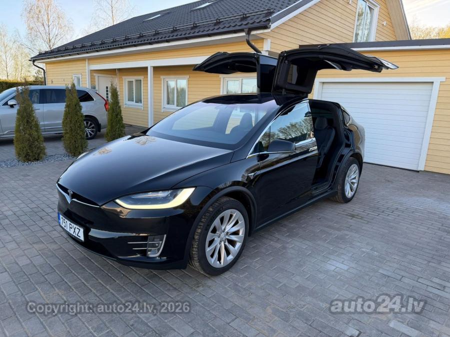 Black Tesla Model X 2018 in Tartu, with an engine capacity of 0.00 L and mileage of 121 thousand km for 29000 €, photo 8 on AUTOMOTO.COM.LV