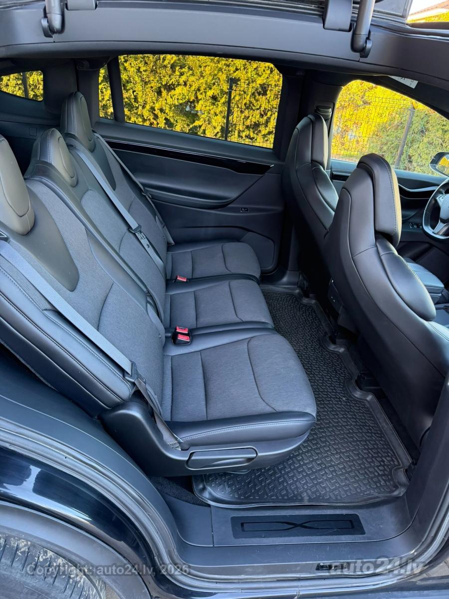 Black Tesla Model X 2018 in Tartu, with an engine capacity of 0.00 L and mileage of 121 thousand km for 29000 €, photo 13 on AUTOMOTO.COM.LV