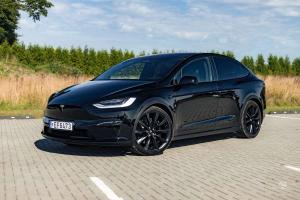 Black Tesla Model X 2022 in Klaipeda, with an engine capacity of 0.00 L and mileage of 48 thousand km for 49900 €, photo  on AUTOMOTO.COM.LV