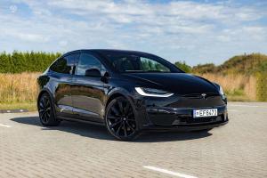 Black Tesla Model X 2022 in Klaipeda, with an engine capacity of 0.00 L and mileage of 48 thousand km for 49900 €, photo 3 on AUTOMOTO.COM.LV