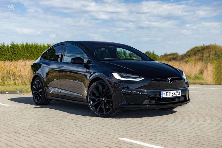 Black Tesla Model X 2022 in Klaipeda, with an engine capacity of 0.00 L and mileage of 48 thousand km for 49900 €, photo 3 on AUTOMOTO.COM.LV