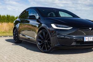 Black Tesla Model X 2022 in Klaipeda, with an engine capacity of 0.00 L and mileage of 48 thousand km for 49900 €, photo 7 on AUTOMOTO.COM.LV