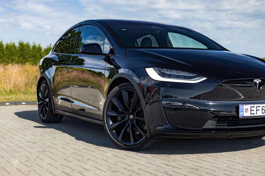 Black Tesla Model X 2022 in Klaipeda, with an engine capacity of 0.00 L and mileage of 48 thousand km for 49900 €, photo 7 on AUTOMOTO.COM.LV