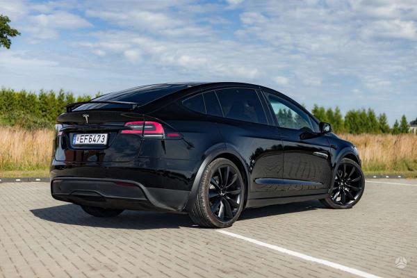 Black Tesla Model X 2022 in Klaipeda, with an engine capacity of 0.00 L and mileage of 48 thousand km for 49900 €, photo 9 on AUTOMOTO.COM.LV