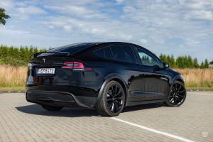 Black Tesla Model X 2022 in Klaipeda, with an engine capacity of 0.00 L and mileage of 48 thousand km for 49900 €, photo 10 on AUTOMOTO.COM.LV
